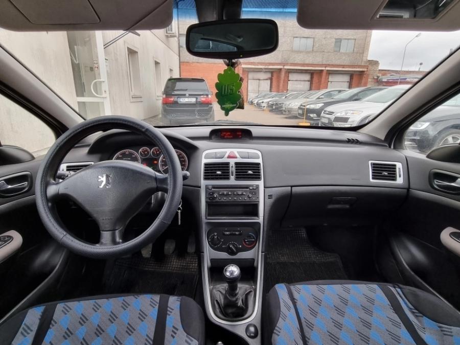 Pelēks Peugeot 307 2003 Rīga, ar dzinēja tilpumu 1.40 L un nobraukumu 296 tūkst. km par 1100 €, foto 11 vietnē AUTOMOTO.COM.LV