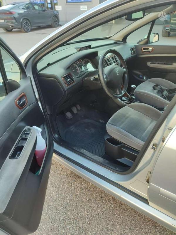 Grey Peugeot 307 2003 in Kaunas, with an engine capacity of 2.00 L and mileage of 220 thousand km for 1000 €, photo 7 on AUTOMOTO.COM.LV