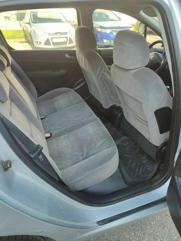 Grey Peugeot 307 2003 in Kaunas, with an engine capacity of 2.00 L and mileage of 220 thousand km for 1000 €, photo 9 on AUTOMOTO.COM.LV