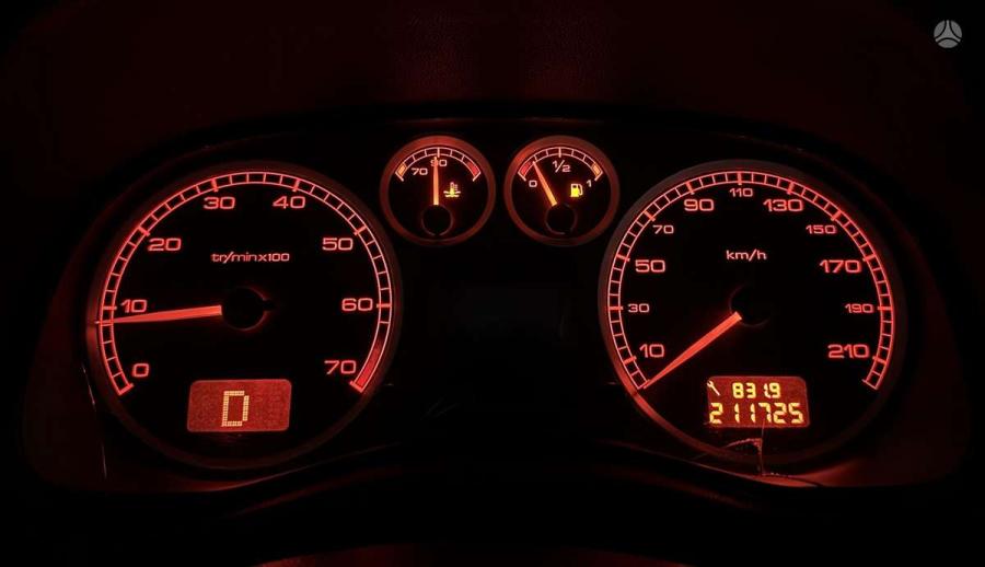 Pelēks Peugeot 307 2003 Viļņa, ar dzinēja tilpumu 1.60 L un nobraukumu 212 tūkst. km par 1750 €, foto 19 vietnē AUTOMOTO.COM.LV