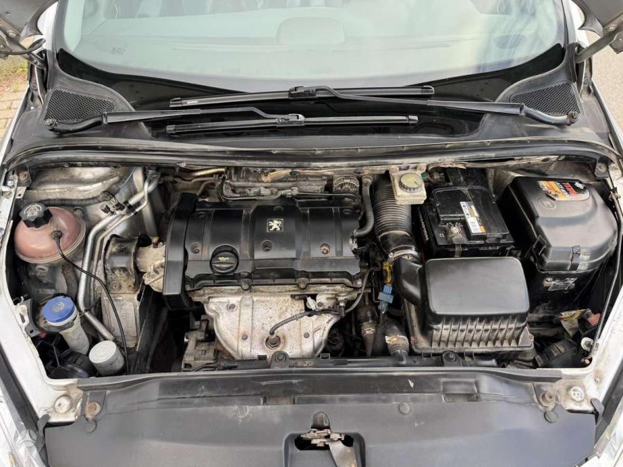 Pelēks Peugeot 307 2003 Viļņa, ar dzinēja tilpumu 1.60 L un nobraukumu 212 tūkst. km par 1750 €, foto 20 vietnē AUTOMOTO.COM.LV