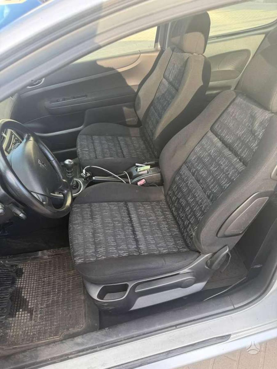 Grey Peugeot 307 2004 in Vilnius, with an engine capacity of 2.00 L and mileage of 299 thousand km for 1100 €, photo 8 on AUTOMOTO.COM.LV