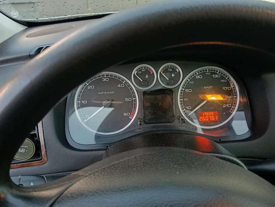 Grey Peugeot 307 2004 in Akmene, with an engine capacity of 2.00 L and mileage of 260 thousand km for 850 €, photo 6 on AUTOMOTO.COM.LV