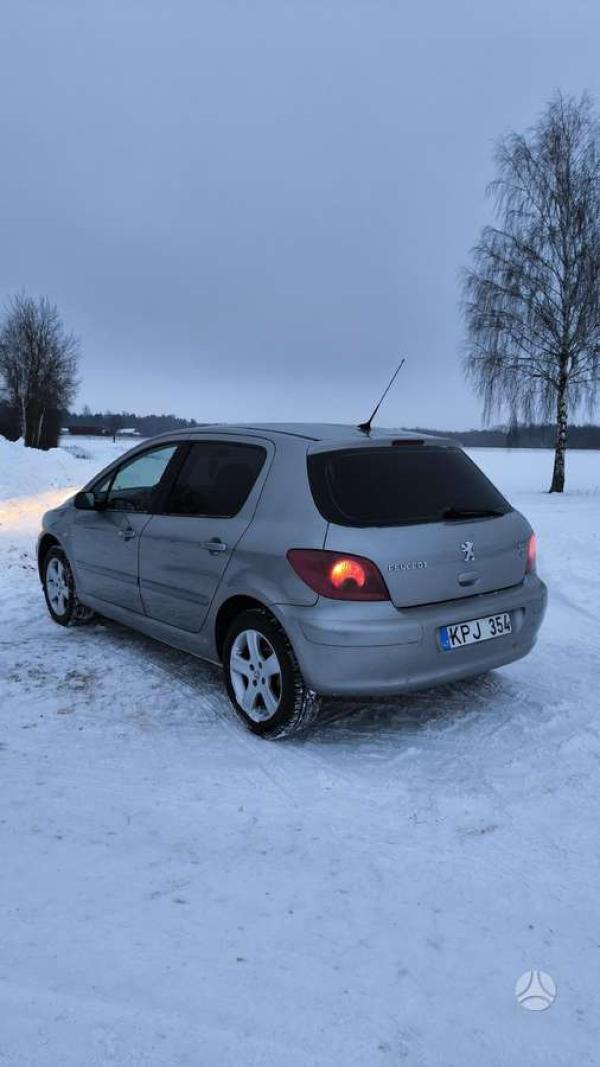 Grey Peugeot 307 2005 in Raseiniai, with an engine capacity of 1.56 L and mileage of 350 thousand km for 1000 €, photo 2 on AUTOMOTO.COM.LV