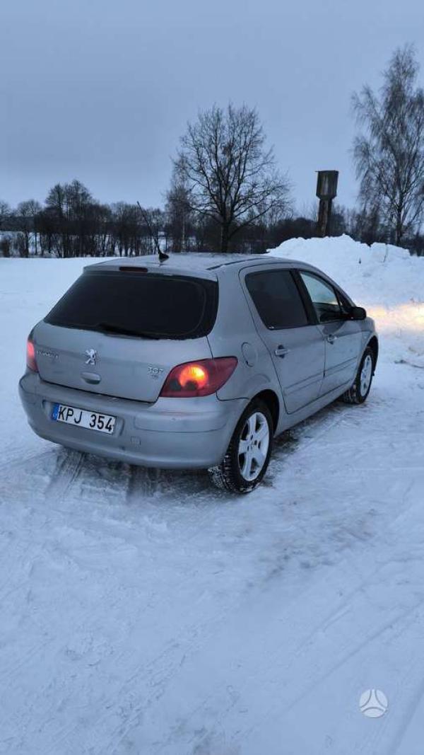 Grey Peugeot 307 2005 in Raseiniai, with an engine capacity of 1.56 L and mileage of 350 thousand km for 1000 €, photo 3 on AUTOMOTO.COM.LV