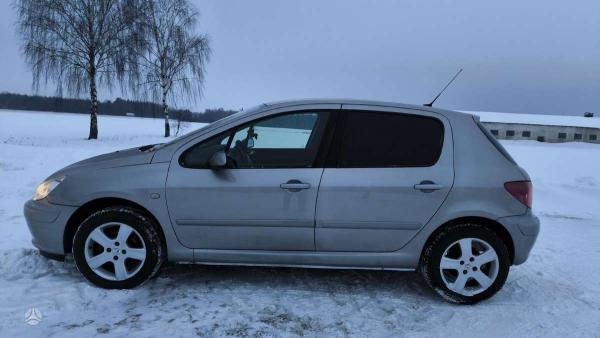 Grey Peugeot 307 2005 in Raseiniai, with an engine capacity of 1.56 L and mileage of 350 thousand km for 1000 €, photo 5 on AUTOMOTO.COM.LV