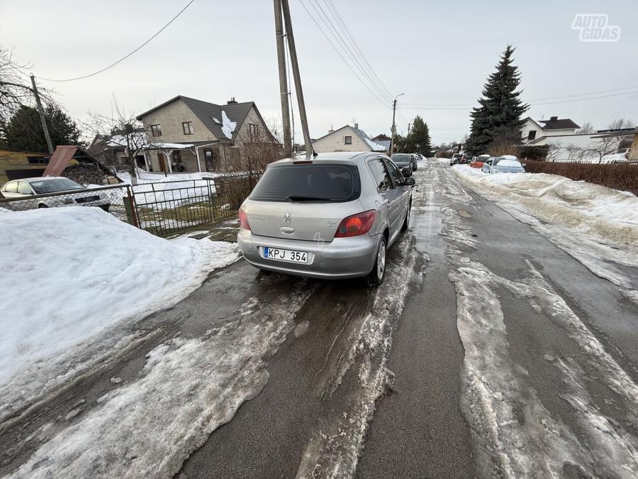 Pelēks Peugeot 307 2005 Panevēža, ar dzinēja tilpumu 1.60 L un nobraukumu 351 tūkst. km par 1200 €, foto 4 vietnē AUTOMOTO.COM.LV
