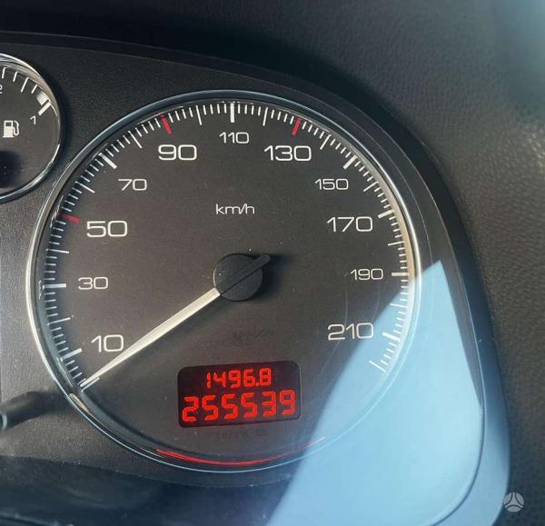 Grey Peugeot 307 2005 in Jonava, with an engine capacity of 1.56 L and mileage of 256 thousand km for 900 €, photo 5 on AUTOMOTO.COM.LV