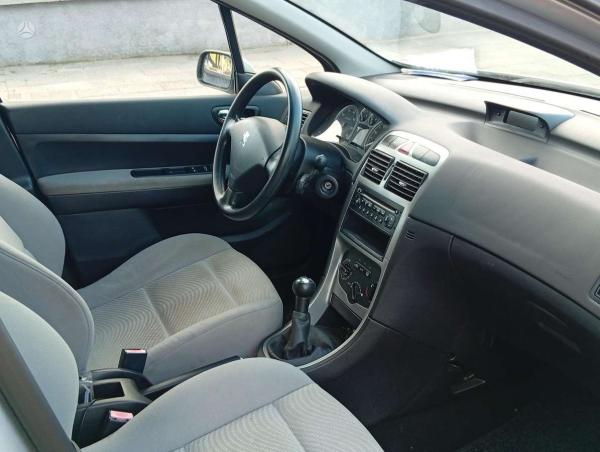 Pelēks Peugeot 307 2005 Viļņa, ar dzinēja tilpumu 1.60 L un nobraukumu 165 tūkst. km par 500 €, foto 2 vietnē AUTOMOTO.COM.LV