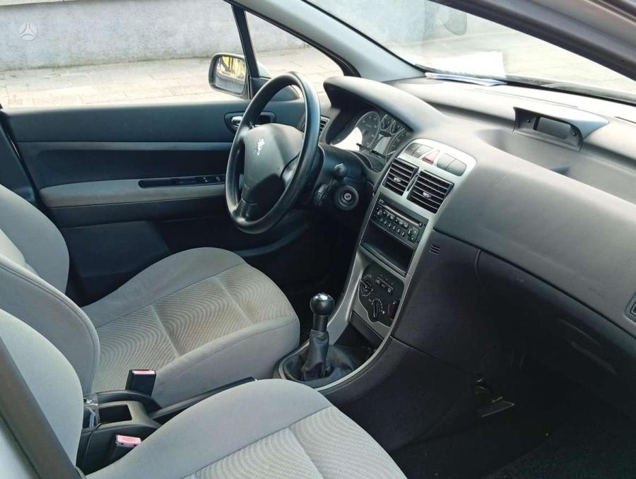 Pelēks Peugeot 307 2005 Viļņa, ar dzinēja tilpumu 1.60 L un nobraukumu 165 tūkst. km par 500 €, foto 3 vietnē AUTOMOTO.COM.LV