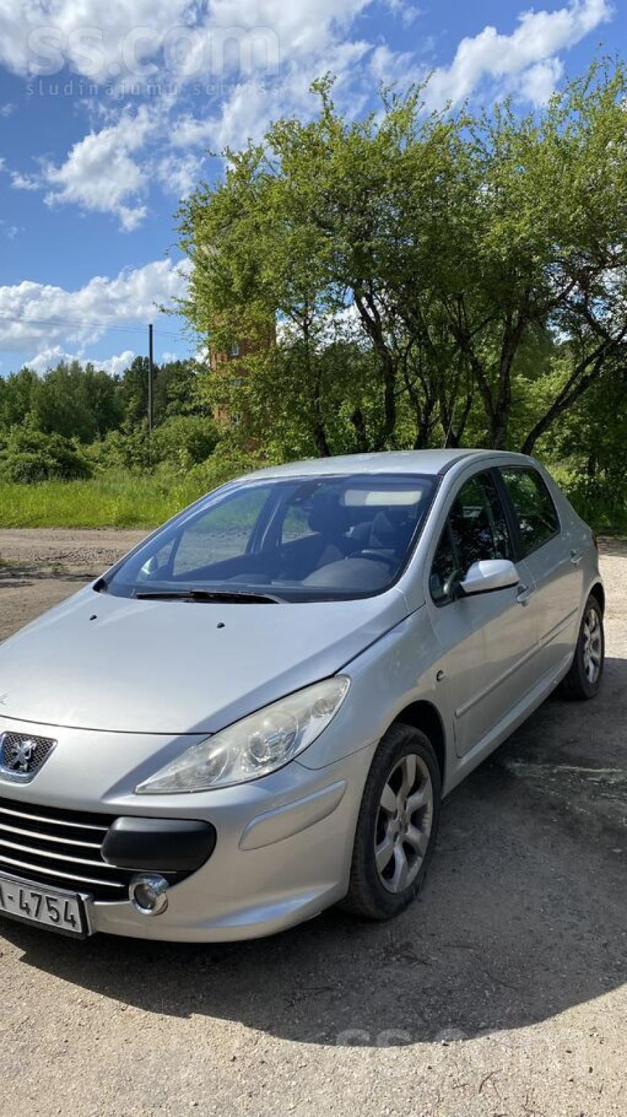Grey Peugeot 307 2007 in Cesis, with an engine capacity of 1.60 L and mileage of 306 thousand km for 1800 €, photo 3 on AUTOMOTO.COM.LV