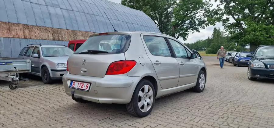 Grey Peugeot 307 2007 in Valmiera, with an engine capacity of 1.60 L and mileage of 337 thousand km for 1400 €, photo 4 on AUTOMOTO.COM.LV