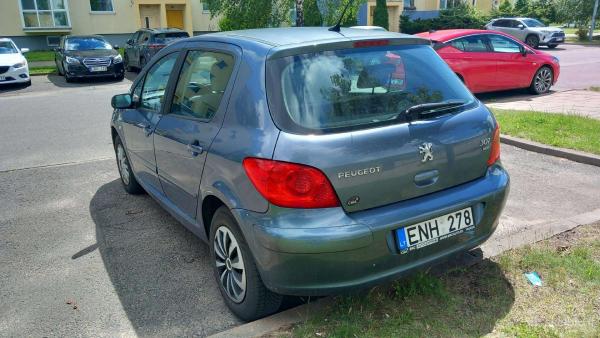 Pelēks Peugeot 307 2007 Viļņa, ar dzinēja tilpumu 1.60 L un nobraukumu 175 tūkst. km par 1200 €, foto 3 vietnē AUTOMOTO.COM.LV