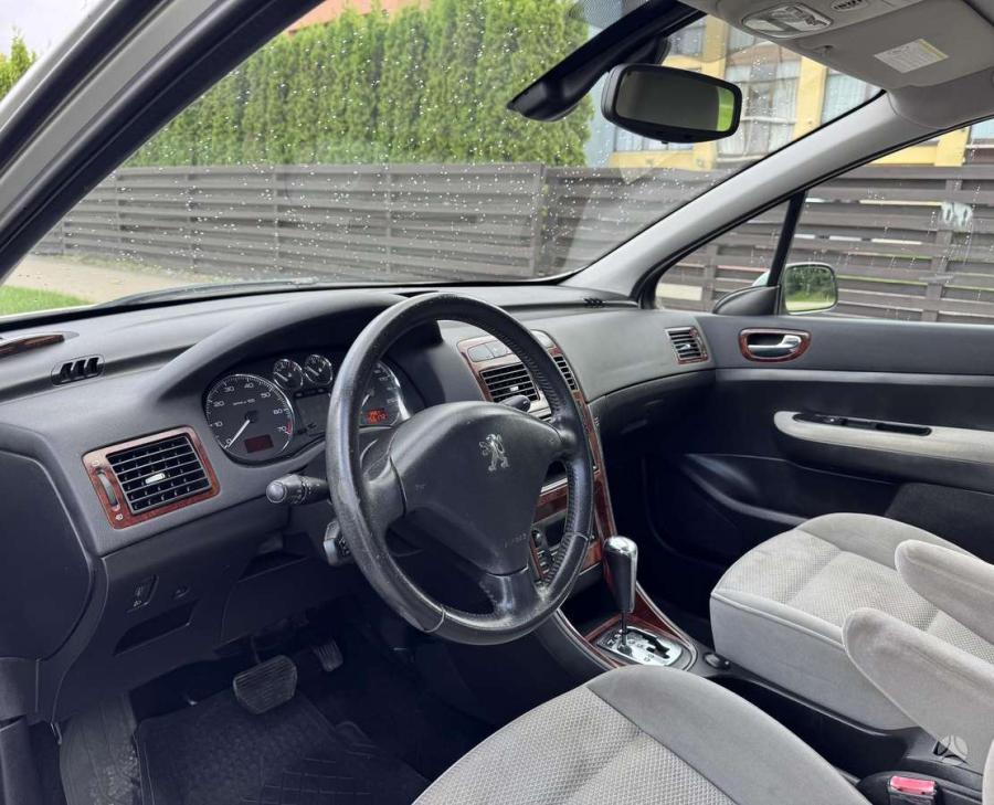 Grey Peugeot 307 2007 in Vilnius, with an engine capacity of 1.59 L and mileage of 156 thousand km for 1950 €, photo 12 on AUTOMOTO.COM.LV