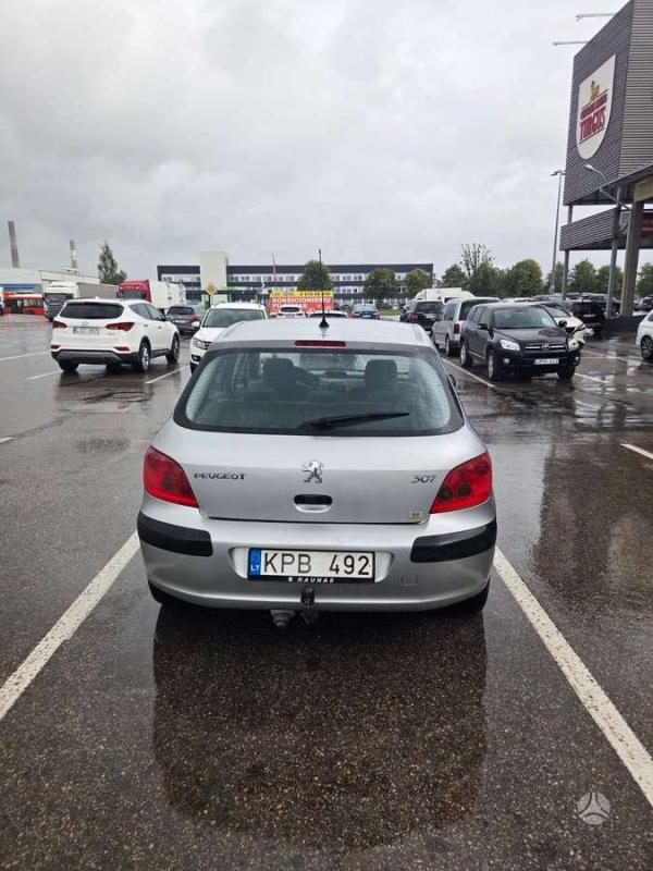 Пежо 307 2001 в Каунас на AUTOMOTO.COM.LV Серый Пежо 307 2001 в Каунас, объемом двигателя 1.59 л и пробегом 294 тыс. км за 800 €, фото 1 на AUTOMOTO.COM.LV