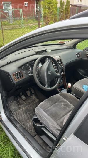 Pelēks Peugeot 307 2002 Daugavpils, ar dzinēja tilpumu 2.00 L un nobraukumu 322 tūkst. km par 800 €, foto 5 vietnē AUTOMOTO.COM.LV