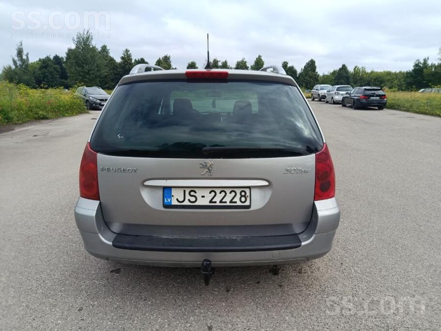 Grey Peugeot 307 2002 in Daugavpils, with an engine capacity of 2.00 L and mileage of 268 thousand km for 1050 €, photo 8 on AUTOMOTO.COM.LV