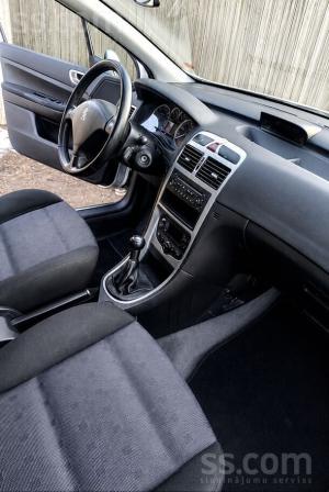 Pelēks Peugeot 307 2002 Rīga, ar dzinēja tilpumu 2.00 L un nobraukumu 386 tūkst. km par 350 €, foto 5 vietnē AUTOMOTO.COM.LV