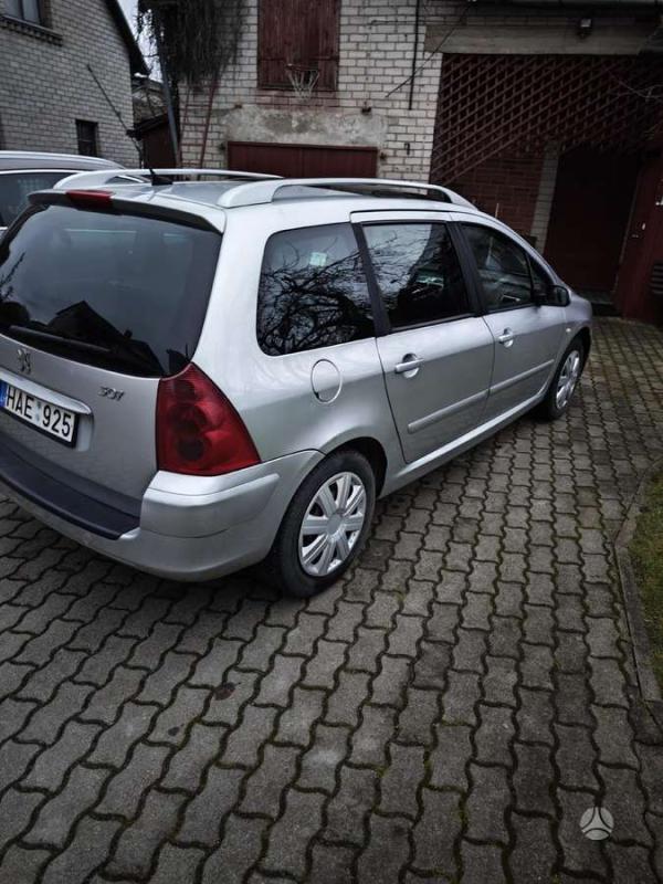 Grey Peugeot 307 2003 in Silute, with an engine capacity of 2.00 L and mileage of 230 thousand km for 900 €, photo 1 on AUTOMOTO.COM.LV