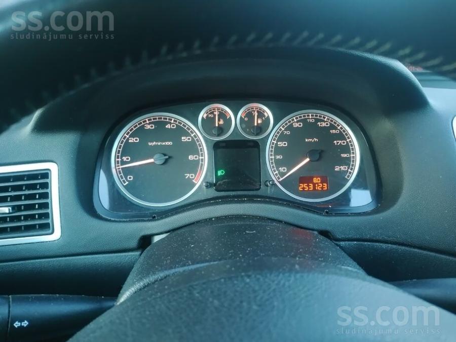 Pelēks Peugeot 307 2005 Valmiera, ar dzinēja tilpumu 2.00 L un nobraukumu 253 tūkst. km par 2200 €, foto 3 vietnē AUTOMOTO.COM.LV