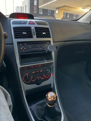 Pelēks Peugeot 307 2005 Viļņa, ar dzinēja tilpumu 1.60 L un nobraukumu 303 tūkst. km par 1500 €, foto 14 vietnē AUTOMOTO.COM.LV