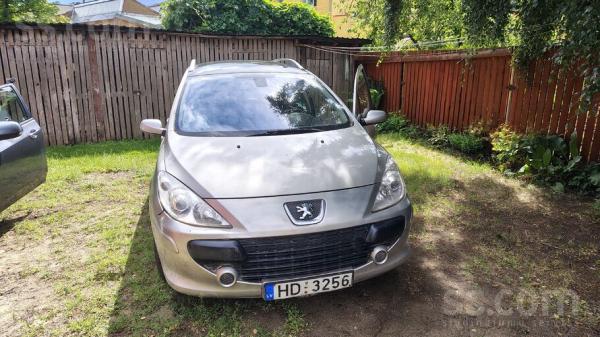 Grey Peugeot 307 2005 in Riga, with an engine capacity of 2.00 L and mileage of 160 thousand km for 950 €, photo 1 on AUTOMOTO.COM.LV