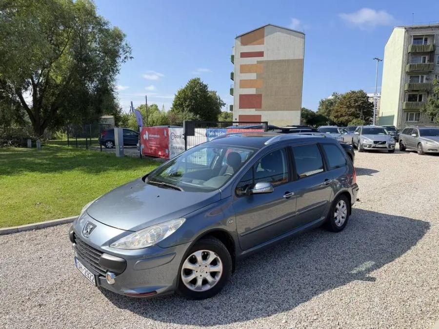 Grey Peugeot 307 2005 in Ventspils, with an engine capacity of 1.60 L and mileage of 293 thousand km for 1890 €, photo 1 on AUTOMOTO.COM.LV