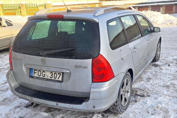 Grey Peugeot 307 2006 in Kaunas, with an engine capacity of 2.00 L and mileage of 212 thousand km for 2100 €, photo 5 on AUTOMOTO.COM.LV