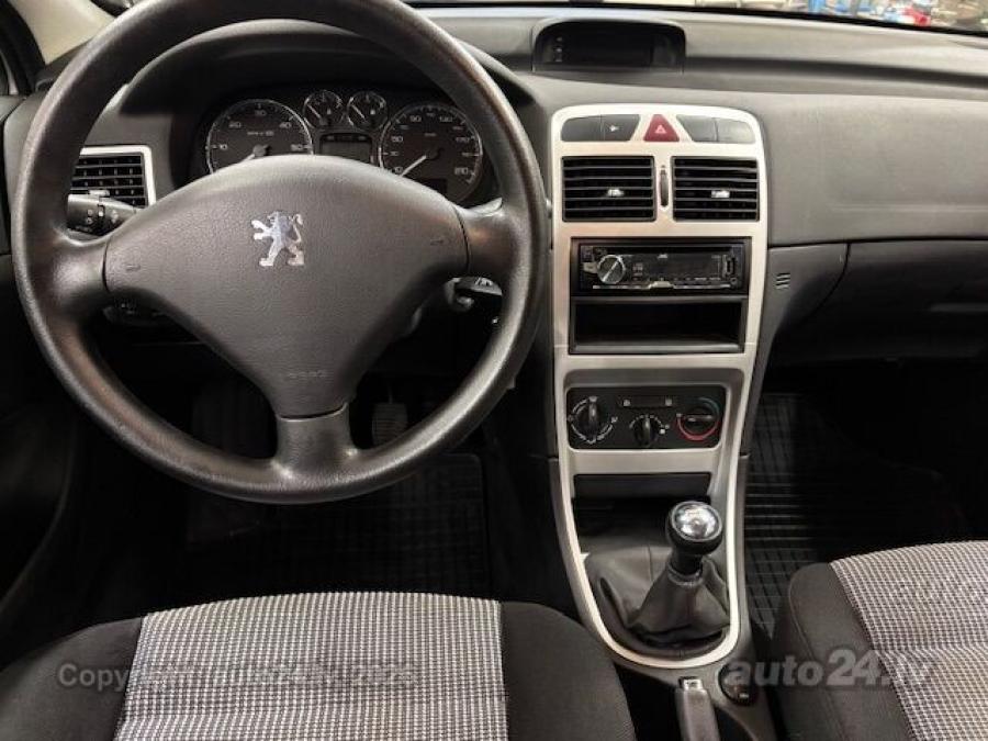 Grey Peugeot 307 2006 in Tartu, with an engine capacity of 1.60 L and mileage of 216 thousand km for 2490 €, photo 8 on AUTOMOTO.COM.LV