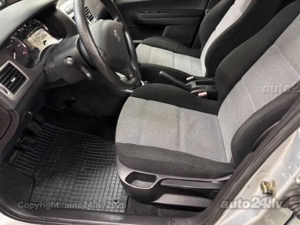 Grey Peugeot 307 2006 in Tartu, with an engine capacity of 1.60 L and mileage of 216 thousand km for 1999 €, photo 8 on AUTOMOTO.COM.LV
