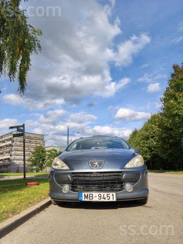 Peugeot 307 2006 in Riga on AUTOMOTO.COM.LV Grey Peugeot 307 2006 in Riga, with an engine capacity of 1.60 L and mileage of 246 thousand km for 1000 €, photo 3 on AUTOMOTO.COM.LV