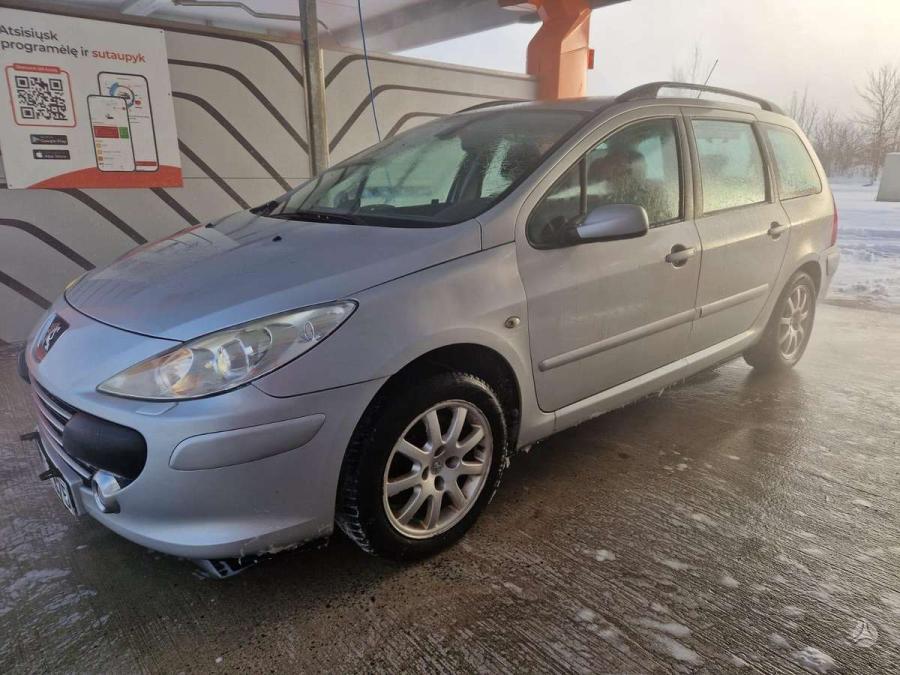 Grey Peugeot 307 2007 in Klaipeda, with an engine capacity of 2.00 L and mileage of 274 thousand km for 1250 €, photo 1 on AUTOMOTO.COM.LV