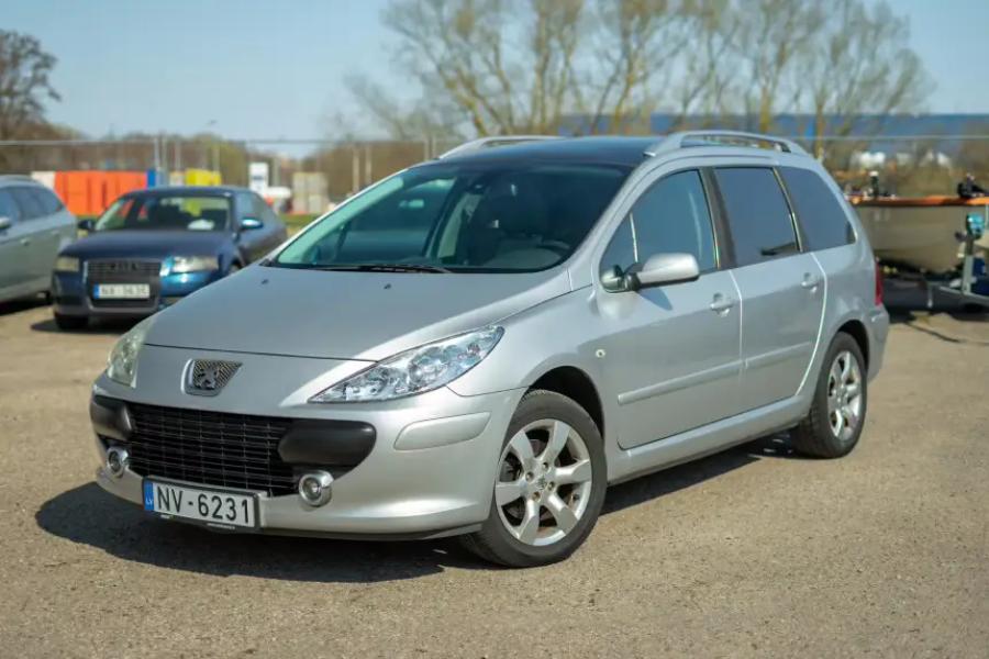 Grey Peugeot 307 2007 in Liepaja, with an engine capacity of 2.00 L and mileage of 246 thousand km for 2700 €, photo 1 on AUTOMOTO.COM.LV