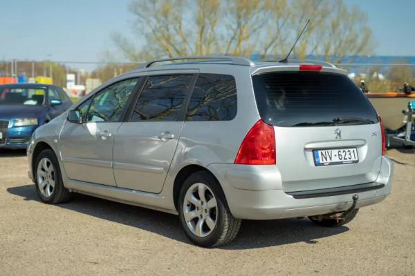 Pelēks Peugeot 307 2007 Liepāja, ar dzinēja tilpumu 2.00 L un nobraukumu 246 tūkst. km par 2700 €, foto 2 vietnē AUTOMOTO.COM.LV