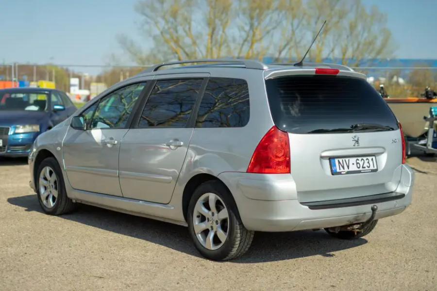 Grey Peugeot 307 2007 in Liepaja, with an engine capacity of 2.00 L and mileage of 246 thousand km for 2700 €, photo 3 on AUTOMOTO.COM.LV