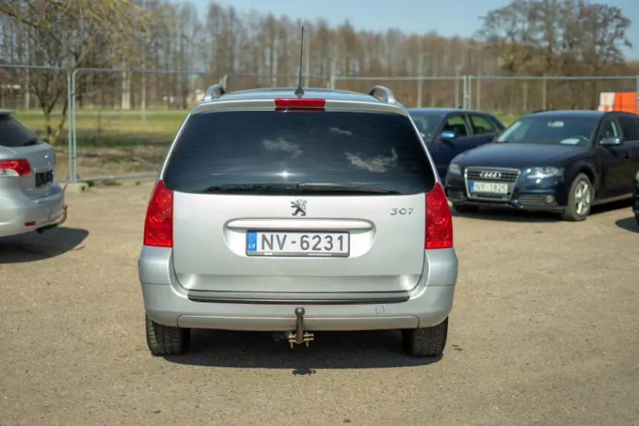 Grey Peugeot 307 2007 in Liepaja, with an engine capacity of 2.00 L and mileage of 246 thousand km for 2700 €, photo 4 on AUTOMOTO.COM.LV