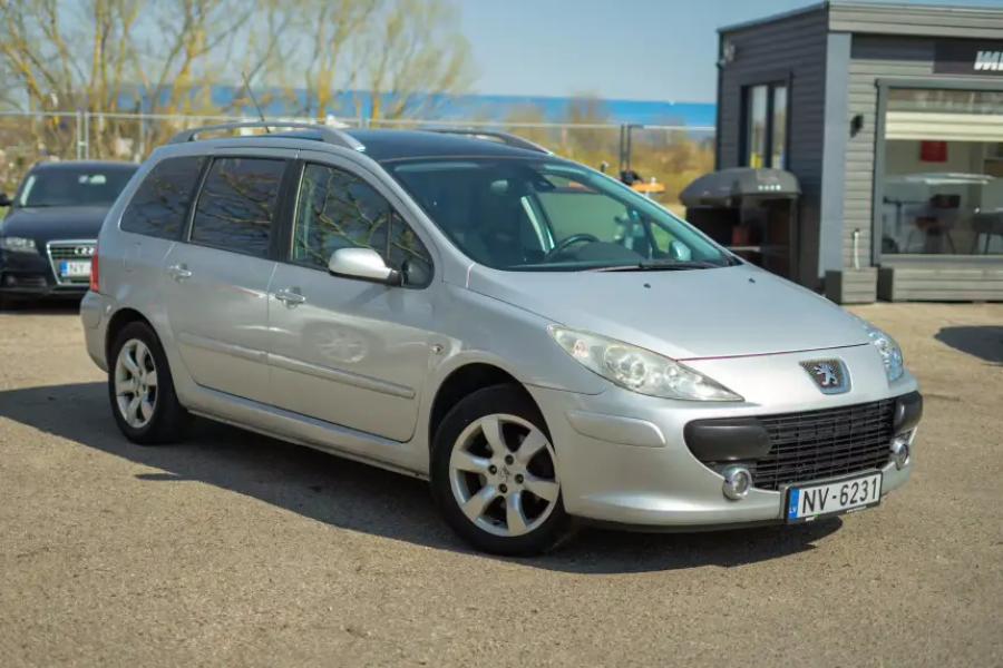 Grey Peugeot 307 2007 in Liepaja, with an engine capacity of 2.00 L and mileage of 246 thousand km for 2700 €, photo 6 on AUTOMOTO.COM.LV