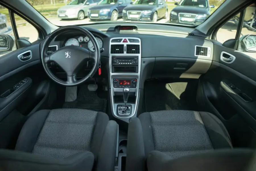Grey Peugeot 307 2007 in Liepaja, with an engine capacity of 2.00 L and mileage of 246 thousand km for 2700 €, photo 8 on AUTOMOTO.COM.LV