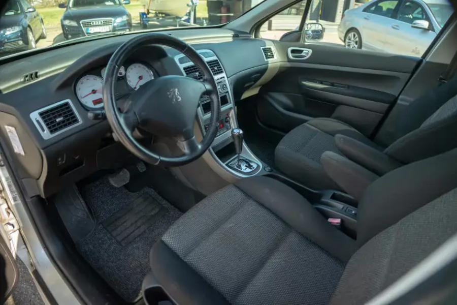 Grey Peugeot 307 2007 in Liepaja, with an engine capacity of 2.00 L and mileage of 246 thousand km for 2700 €, photo 9 on AUTOMOTO.COM.LV