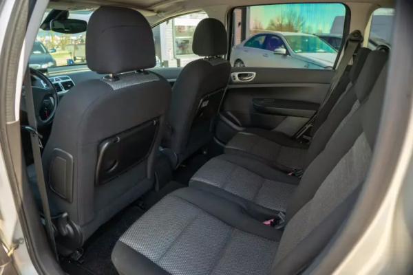 Pelēks Peugeot 307 2007 Liepāja, ar dzinēja tilpumu 2.00 L un nobraukumu 246 tūkst. km par 2700 €, foto 10 vietnē AUTOMOTO.COM.LV