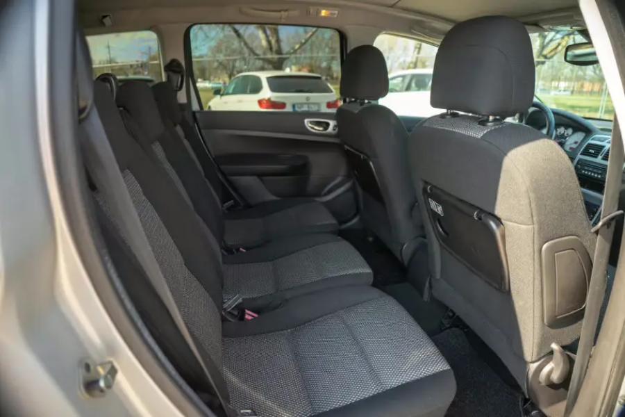 Grey Peugeot 307 2007 in Liepaja, with an engine capacity of 2.00 L and mileage of 246 thousand km for 2700 €, photo 13 on AUTOMOTO.COM.LV