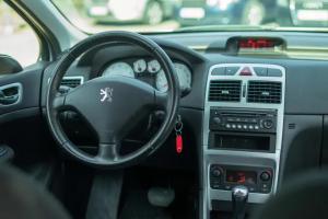 Grey Peugeot 307 2007 in Liepaja, with an engine capacity of 2.00 L and mileage of 246 thousand km for 2700 €, photo 17 on AUTOMOTO.COM.LV