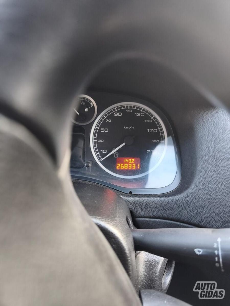 Peugeot 307 2001 in Kaunas, with an engine capacity of 2.00 L and mileage of 268 thousand km for 550 €, photo 9 on AUTOMOTO.COM.LV