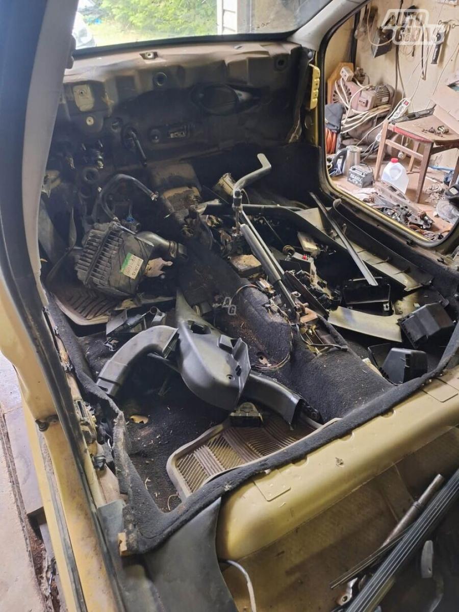 Peugeot 307 2003 Šauļi, ar dzinēja tilpumu 1.60 L un nobraukumu 325 tūkst. km par 200 €, foto 3 vietnē AUTOMOTO.COM.LV
