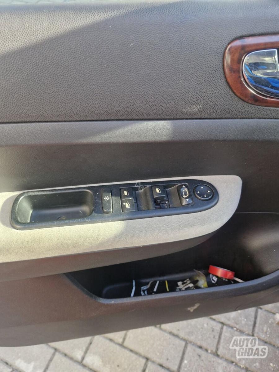 Peugeot 307 2006 Viļņa, ar dzinēja tilpumu 1.60 L un nobraukumu 185 tūkst. km par 900 €, foto 14 vietnē AUTOMOTO.COM.LV