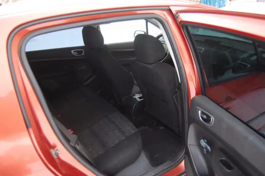 Oranžs Peugeot 307 2002 Jēkabpils, ar dzinēja tilpumu 1.60 L un nobraukumu 300 tūkst. km par 1300 €, foto 11 vietnē AUTOMOTO.COM.LV
