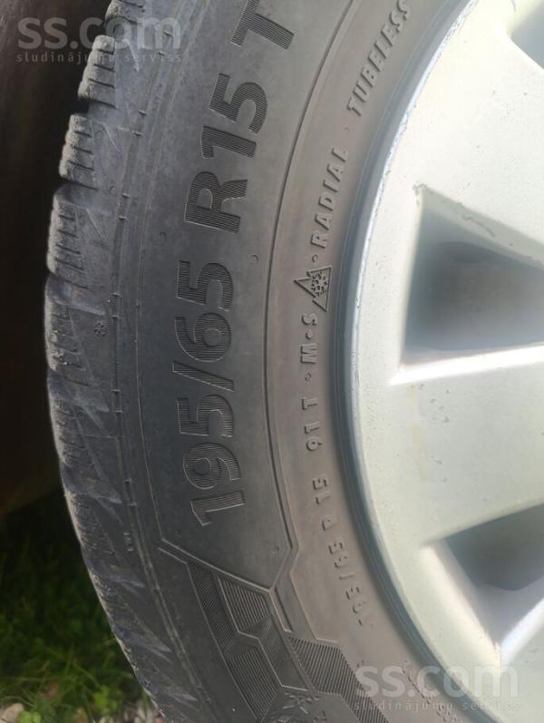 Sarkans Peugeot 307 2003 Daugavpils, ar dzinēja tilpumu 2.00 L un nobraukumu 310 tūkst. km par 1000 €, foto 5 vietnē AUTOMOTO.COM.LV