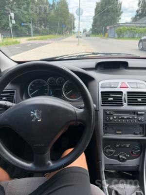 Red Peugeot 307 2003 in Riga, with an engine capacity of 1.40 L and mileage of 195 thousand km for 450 €, photo 5 on AUTOMOTO.COM.LV