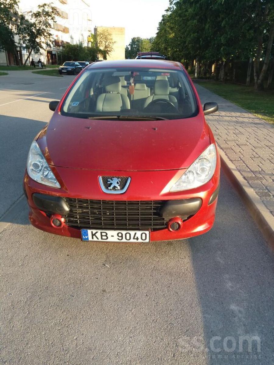 Red Peugeot 307 2006 in Aizkraukle, with an engine capacity of 1.40 L and mileage of 273 thousand km for 1000 €, photo 2 on AUTOMOTO.COM.LV