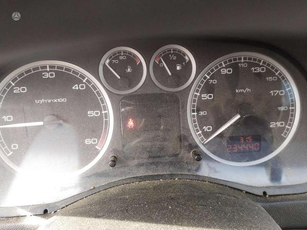 Красный Пежо 307 2006 в Вильнюс, объемом двигателя 2.00 л и пробегом 234 тыс. км за 400 €, фото 7 на AUTOMOTO.COM.LV